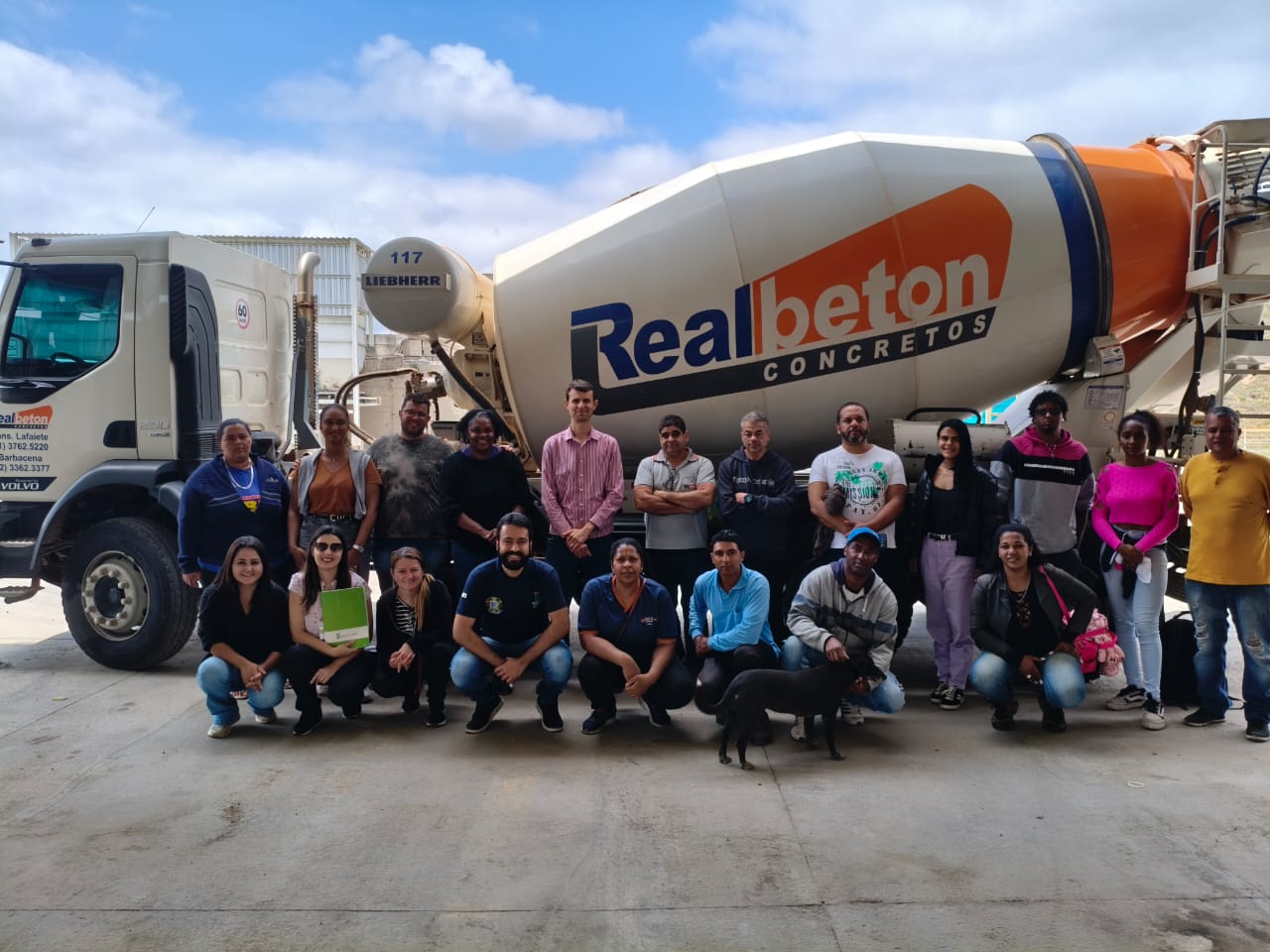 Alunos do IFMG participam de visita técnica à empresa Real Beton Concretos — Instituto Federal ...